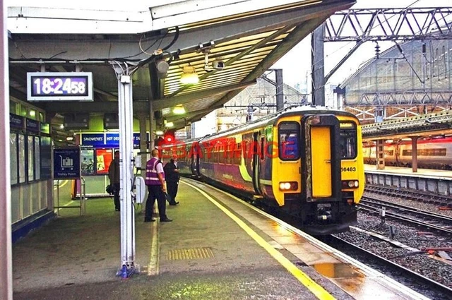 PHOTO NORTHERN Rail's 156 Class Dmu 156 483 Calls At Manchester ...