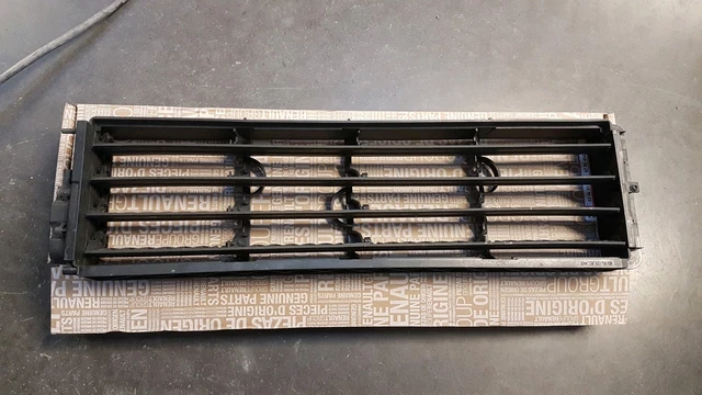 GENUINE RENAULT RADIATOR Grille Grill CAPTUR CLIO IV 620C45475R £80.00 ...