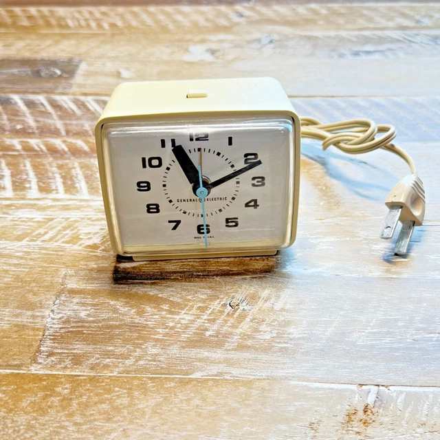 VINTAGE GENERAL ELECTRIC Small Electric Alarm Clock Model #7371 £13.48 ...