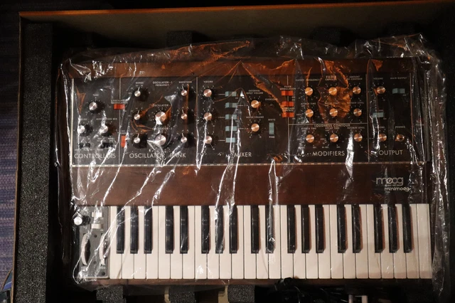 MOOG MINIMOOG MODEL D Reissue 2022 EUR 3.000,00 - PicClick DE