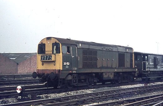 ORIGINAL COLOUR SLIDE of green 20152 BR class 20 diesel loco £3.99 ...
