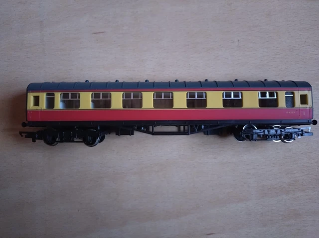 HORNBY OO GAUGE R437 Crimson/cream BR coach composite #3 £11.12 ...