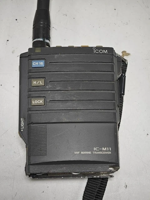 ICOM IC-M11 VHF Marine Transceiver - Powers On/Off, Signs of Use £15.69 ...