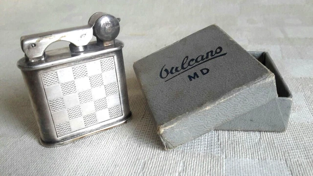 ANCIEN BRIQUET ESSENCE VULCANO, MD, Damier + boite, circa 1940 LIGHTER ...