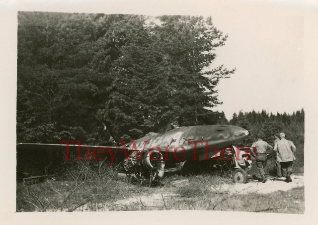 *WWII PHOTO-US GIS & Captured GERMAN MESSERSCHMITT ME-262 JET FIGHTER ...