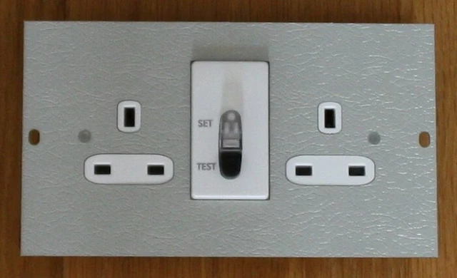 LEGRAND ELECTRAK CR036 2 Gang Rcd Socket Outlet £25.00 - PicClick UK