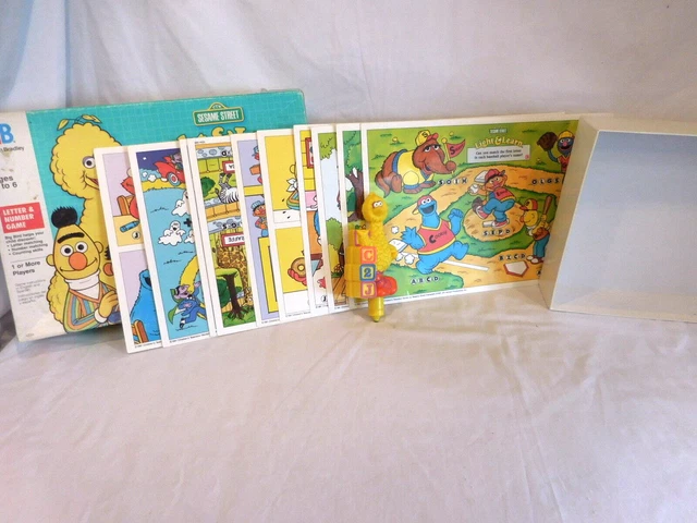 SESAME STREET LIGHT and Learn letters and numbers Game Milton Bradley £ ...