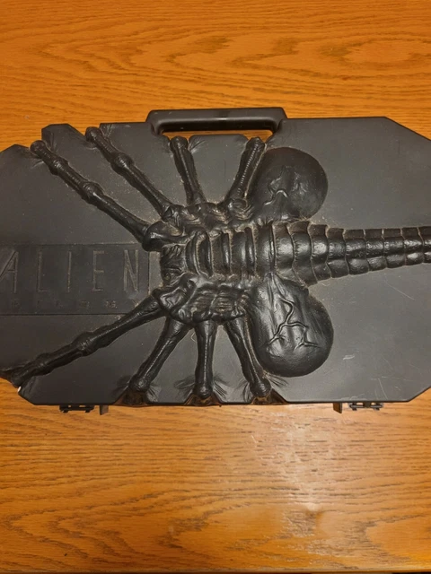 RARE ALIEN TRILOGY VHS Video deluxe collectors Facehugger Case Box Set ...