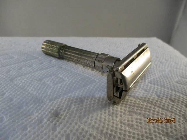 VINTAGE GILLETTE ADJUSTABLE Fat Boy Safety Razor E4 Date Code 1959 $69. ...