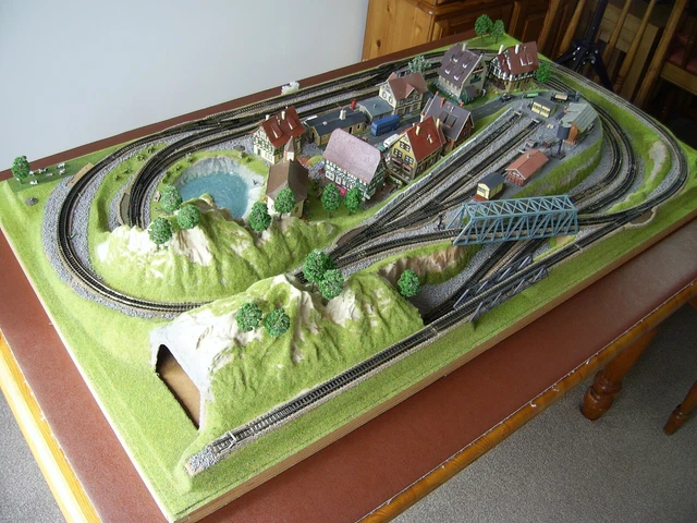 N GAUGE MODEL Railway Layout on Noch 84810 Traunstein Preformed Layout ...