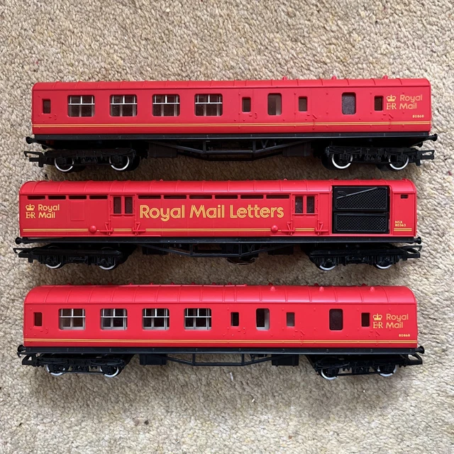 HORNBY R592 X 2 Royal Mail brakes & TPO . Magnificent Rake and near ...