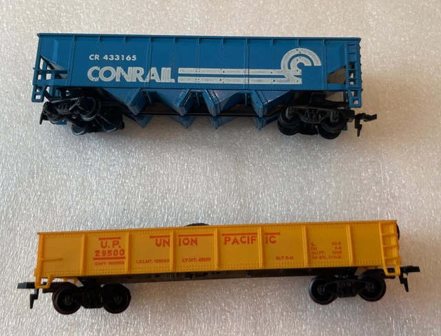 TYCO HO TRAIN Conrail 4 Bay Hopper Car CR 433165 And Union Pacific U.P ...