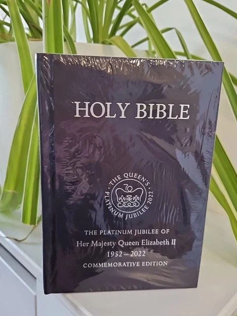 HOLY BIBLE - Queen Elizabeth II - The Platinum Jubilee £15.27 - PicClick UK
