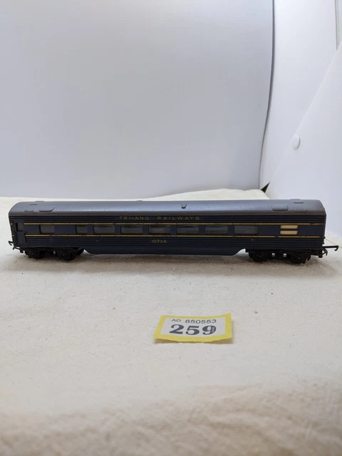 259 TRIANG TRIANG railways passenger coach in blue RN 10724. £5.42 ...