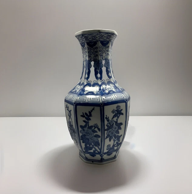 VINTAGE CHINESE ASIAN Blue & White Porcelain Vase Floral Pattern 14 ...