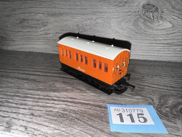 HORNBY THOMAS AND Friends R110 Annie Coach Thomas the Tank Engine £8.99 ...
