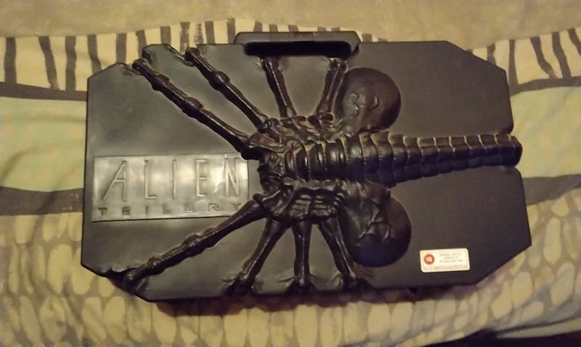 ALIEN TRILOGY SET VHS Facehugger Collectors Box loads of extras with 4 ...