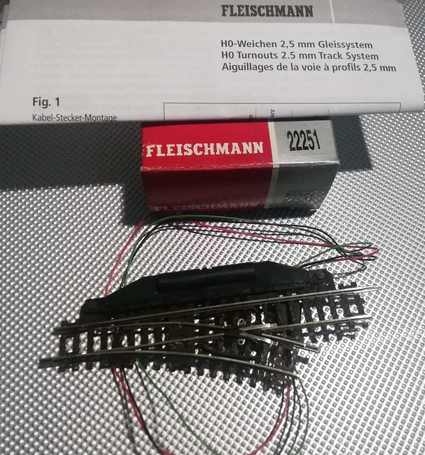 FLEISCHMANN 22251 N 2Aiguillages à commande électrique droite, 24° 104 ...