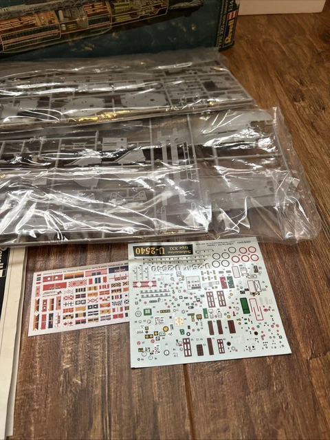 REVELL DEUTSCHES U-BOAT GERMAN SUBMARINE TYPE XXI with Interior 1/144 ...