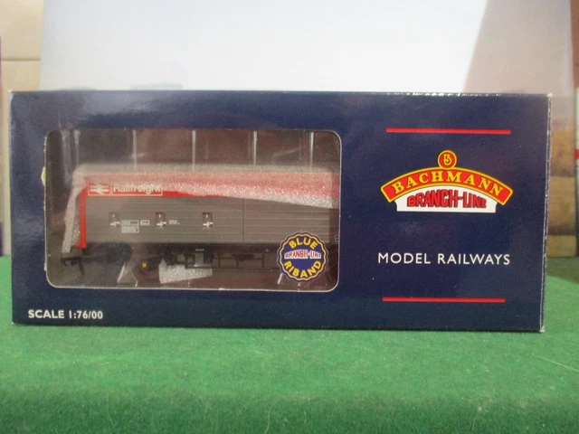BACHMANN VAA SLIDING Door Van C/W Vents Railfreight Red/Grey . Cat No ...