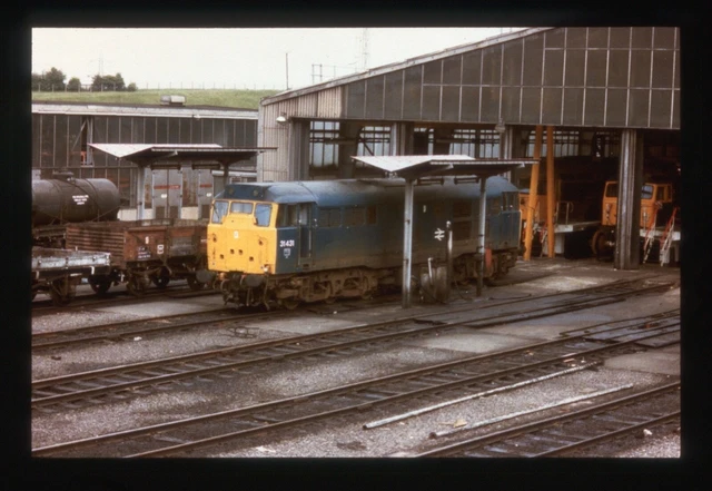 ORIGINAL 35MM SLIDE - Class 31- 31431 at the fuel Point - Tinsley MPD ...