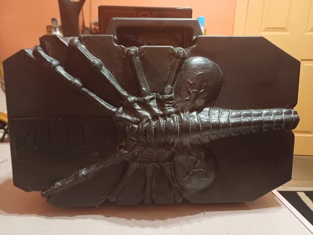 ALIEN TRILOGY .VHS. FACEHUGGER CARRY CASE Super rare £76.64 - PicClick UK