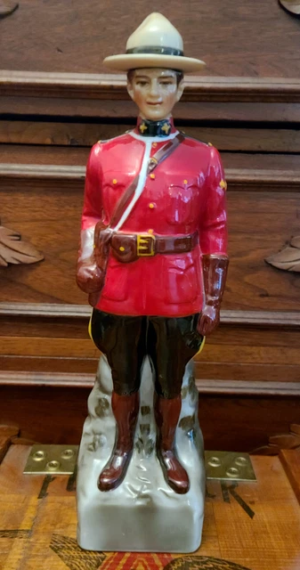 VINTAGE 1969 CANADIAN Mist Mountie Decanter Barton Distilling Bardstown ...