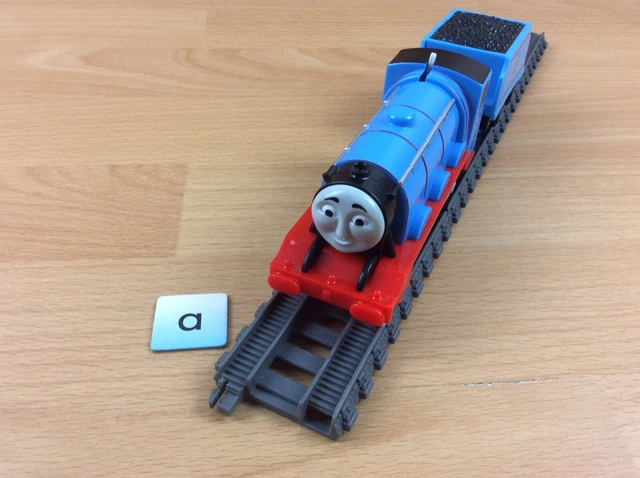 THOMAS THE TANK Engine Trackmaster Revolution Battery Train Gordon With ...
