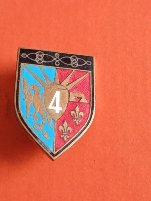 ANCIEN INSIGNE MILITAIRE 4° Régiment de Hussards - Arthus Bertrand ...