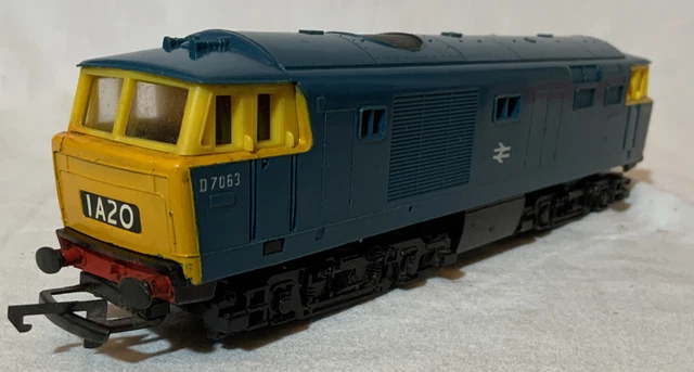 TRI-ANG/HORNBY R.756 CLASS 35 Hymek BR Blue Livery No.D7063 (OO ...