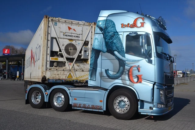 TEKNO 84994 VOLVO FH4 6X2 & SEMI PLATEAU + EIMSKIP CONTAINER 40 ft ...