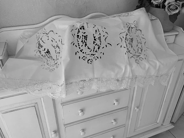 LINGE ANCIEN DESSUS De Commode Chemin De TaBle Brodé D’angelots Et ...