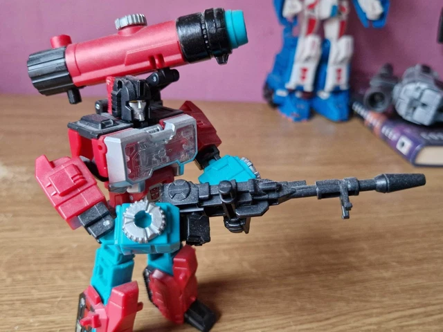 TRANSFORMERS TITANS RETURN Deluxe Class IDW style Perceptor (Hasbro) £ ...