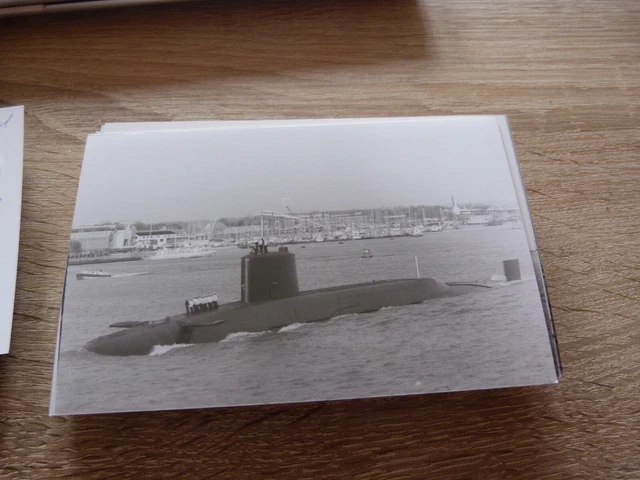 PHOTO: BRITISH ROYAL Navy submarine HMS REPULSE - Resolution class #70. ...