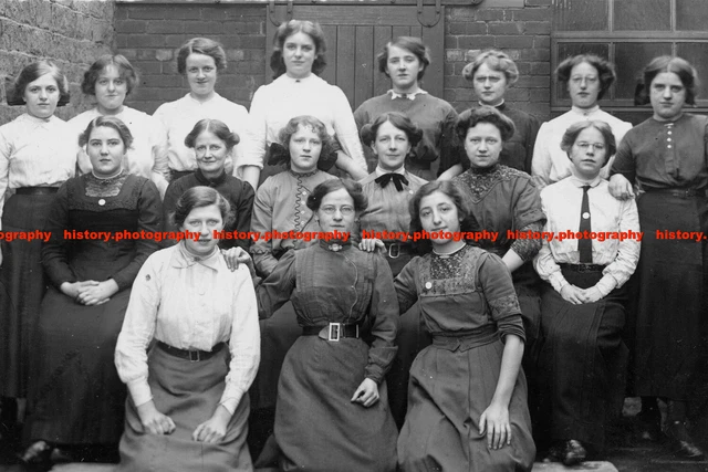 F014235 TEXTILE MILL Girls. Clays Mill. Women are Wears Blouses and ...