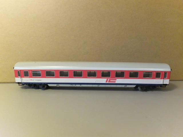 MARKLIN HO IC Test livery from 1987 set #2859.Bogie All 1st compartment ...