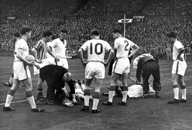 FOOTBALL 1957 FA Cup Final Manchester United goalkeeper Ray Wood OLD ...
