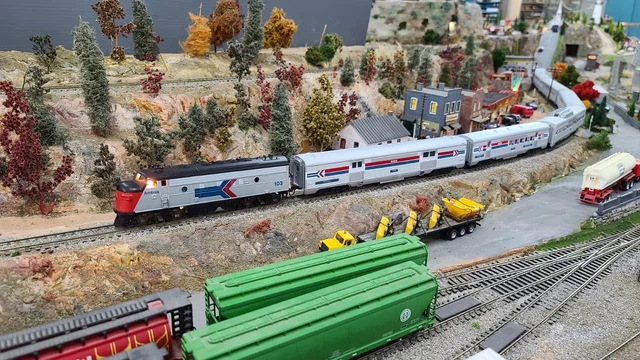 AMTRAK HO PASSENGER train set - F7A + B + 7 cars by Athearn $180.00 ...