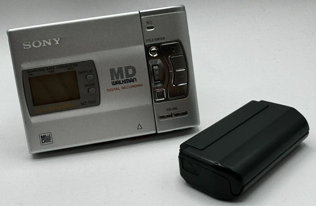 SONY WALKMAN MZ-R50 portable minidisc recorder con custodia e batteria ...