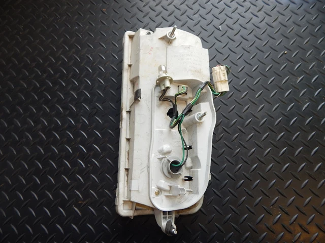 GENUINE NISSAN ELGRAND E51 04-08 Facelift Rear Light Driver Right Off ...