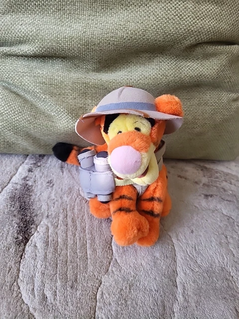 DISNEY'S PARKS ANIMAL Kingdom Safari explorer Tigger winnie the pooh ...