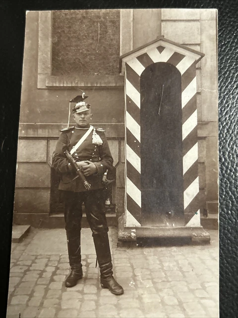 FOTO WK1 PORTRAIT Soldat Tschapka Pickelhaube Gewehr Postkartengröße ...