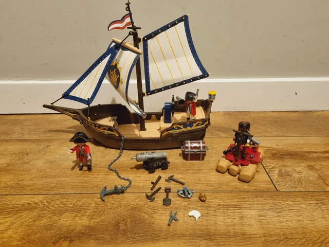 PLAYMOBIL PIRATE SHIP Set Floating Redcoat Caravel Cannon Treasure ...
