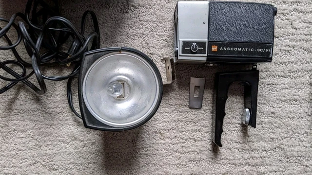 VINTAGE GAF ANSCOMATIC Sc/91 Movie Camera-Flash Attachment-Case $6.00 ...