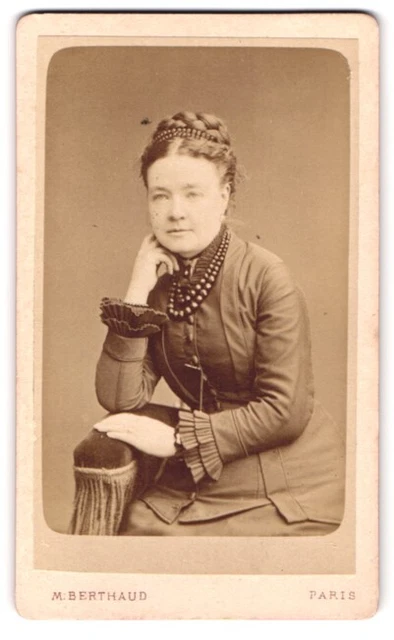 PHOTO M. BERTHAUD, Paris, 9 Rue Cadet, Portrait de bildschöne junge ...