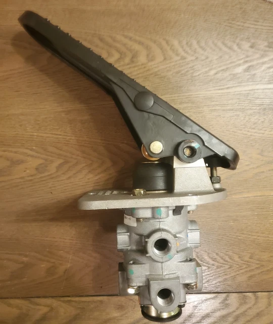 GENUINE BENDIX COMPLETE E6 Foot Brake Valve With Treadle Assembly ...