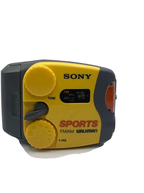 VINTAGE SONY WALKMAN SRF-88 Sports FM/AM Portable Radio w Wristband, no ...