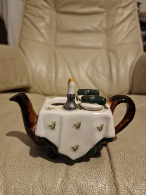 VINTAGE TONY CARTER Porcelain Teapot Shabbat Table.The lid is missing £ ...