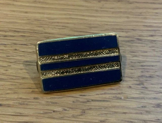 RAF FLIGHT LIEUTENANT Rank Pin Badge British Military Memorabilia Air ...