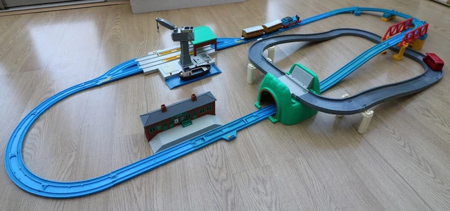 TRACKMASTER THOMAS AND Cranky Deluxe Action Set £3.00 - PicClick UK